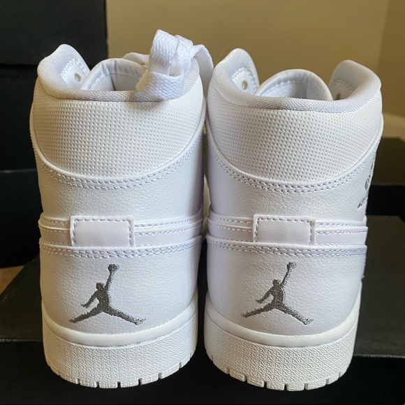 Jordan | Shoes | Nike Air Jordan Mid Triple White Style 554724 New ...